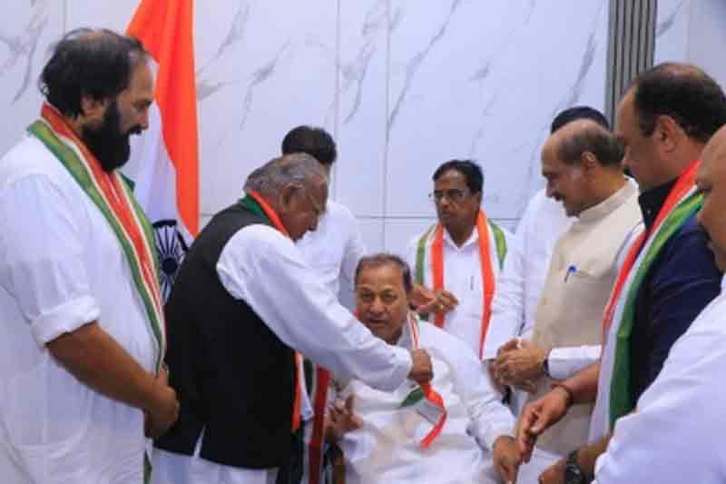 Senior Telangana leader Srinivas returns to Congress
