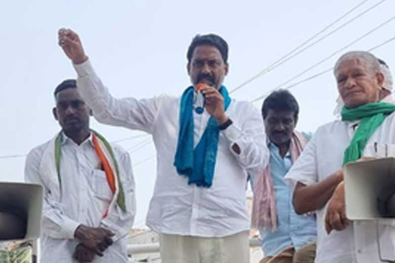 Telangana Congress persuades rebel to withdraw in Suryapet