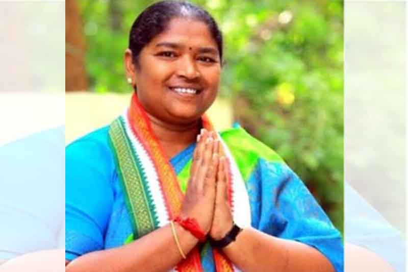 Former Maoist fighter Seethakka transforms into Telangana minister (video)