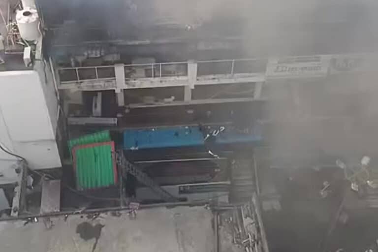 Huge Fire Breaks Out in Hyderabad’s Pathergatti (Dewan Devdi) area Near ...